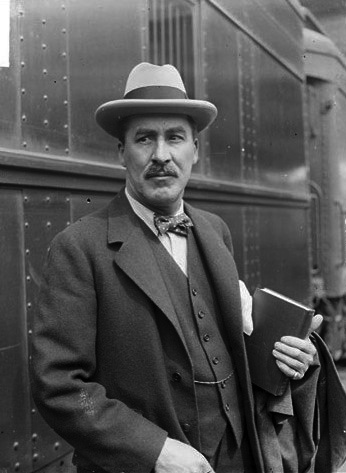 Howard Carter in Hollow Earth Expedition - Lost Papyrus